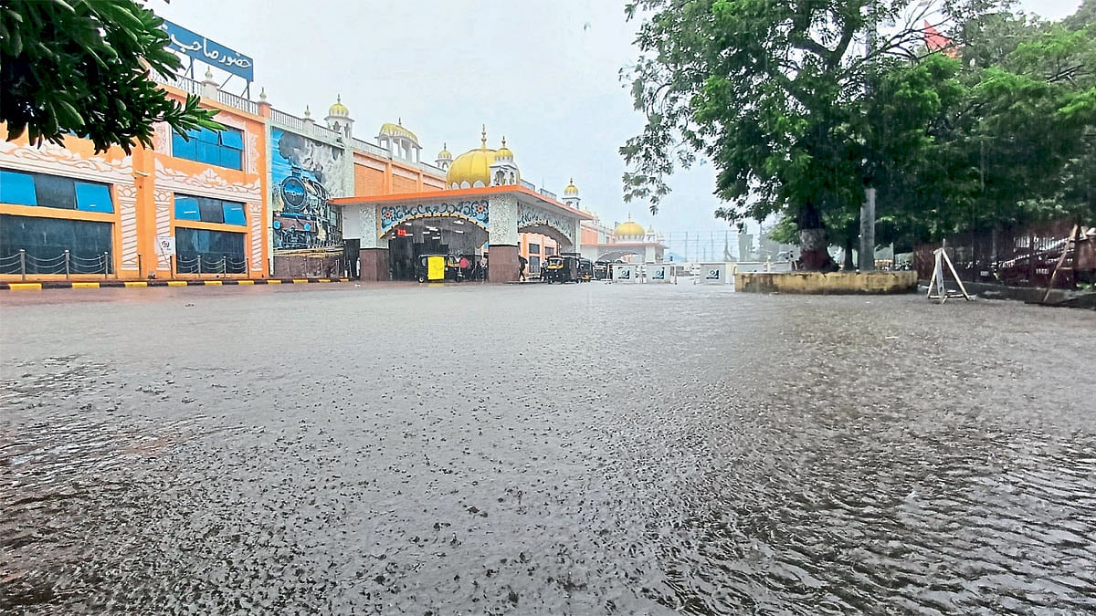 Nanded Rain : कोसळधार! नांदेड जिल्ह्यात पावसाने जनजीवन विस्कळित rain monsson citizens Life ...
